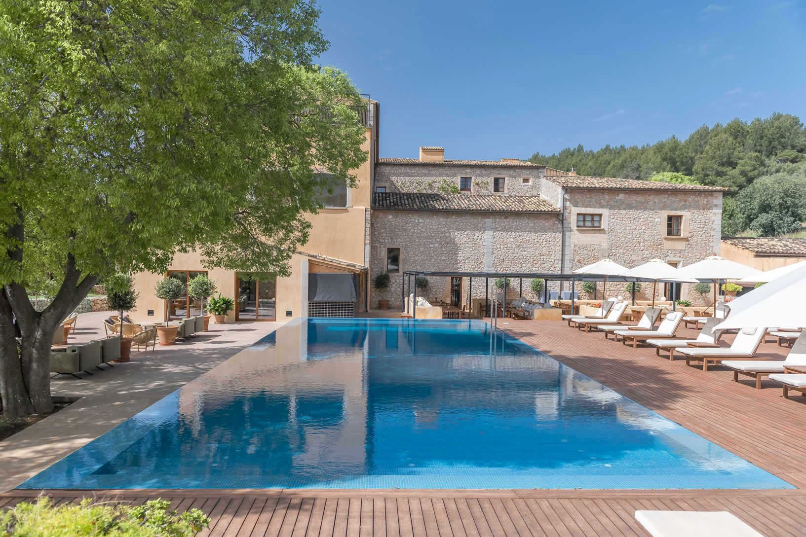 5 Best Luxury Countryside Hotels in Mallorca with great food.